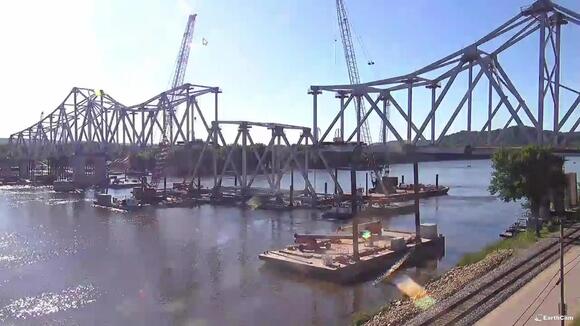 Center span of new Mississippi River Bridge at Lansing being installed ...