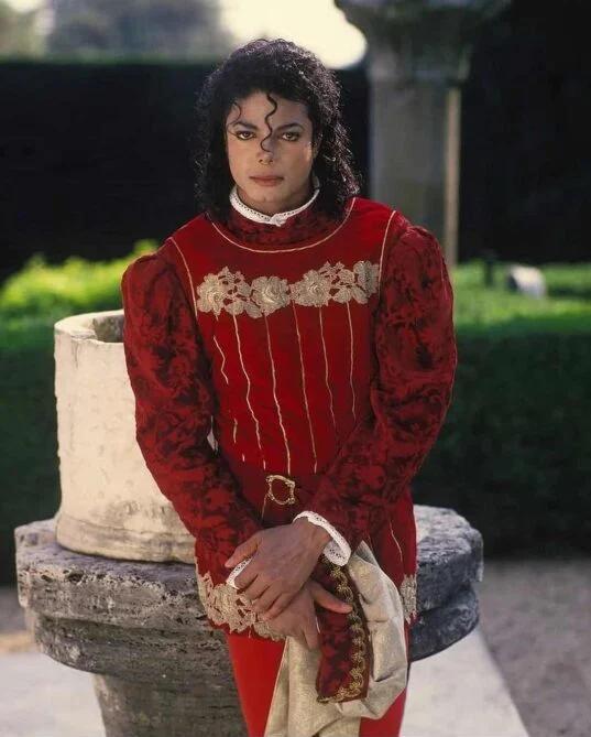 Resurfaced Clip Exposes Michael Jackson’s ‘Real’ Voice - NewsBreak