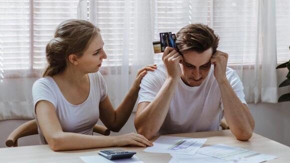 Nearly 3/4 of credit card debt now locked to essential living costs ...