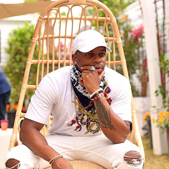 95.3 The Bear Presents Top Country Songs Of 2025 - NewsBreak