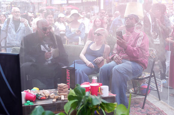 The ‘Scary Movie 6' Cast ‘Hotboxed' a Glass Box in the Middle of Times ...