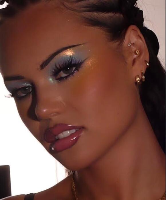 All About The Viral Mermaid Makeup Trend That's Perfect For Summer ...