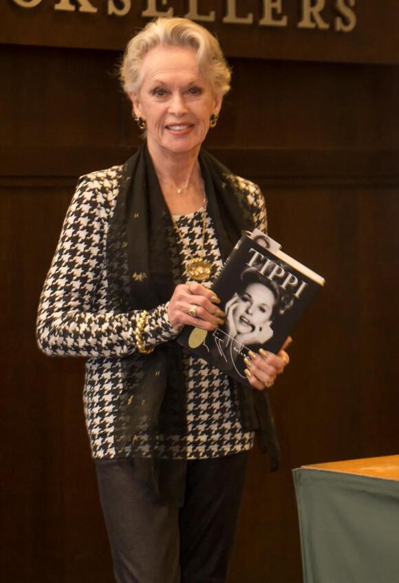 96-Year-Old Hollywood Icon Seen After a Year as Reports Say She Can't ...