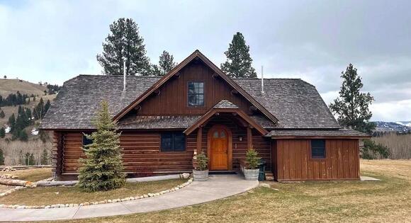 You Can Rent Rip’s Cabin At The Real Life Yellowstone Dutton Ranch ...