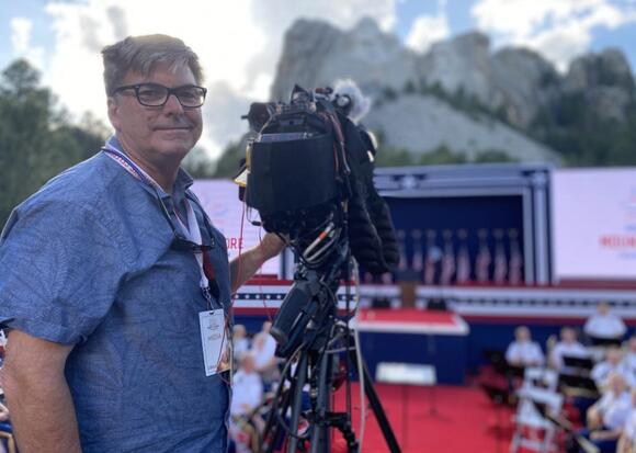 Craig Savage, Longtime Fox News Cameraman, Dies at 61 - NewsBreak