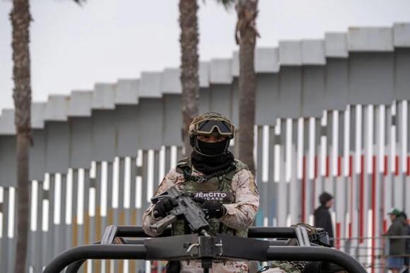 Horror moment cartel battles army in citywide shootout as gang boss ‘El ...