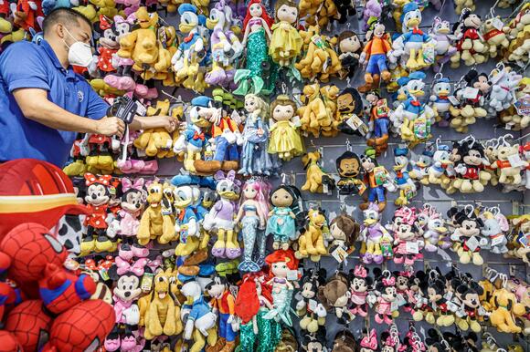 Walt Disney World Changes Key Souvenir Shipping Rules - NewsBreak