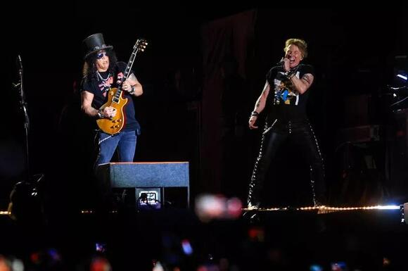Guns N' Roses fans spot major change to Axl Rose's voice in recent ...