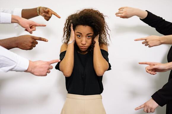 10 Obvious Signs Someone Is Completely Losing Themselves - NewsBreak
