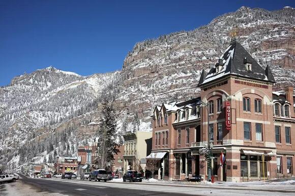 Western Slope Towns Bring the Holidays To Life - NewsBreak