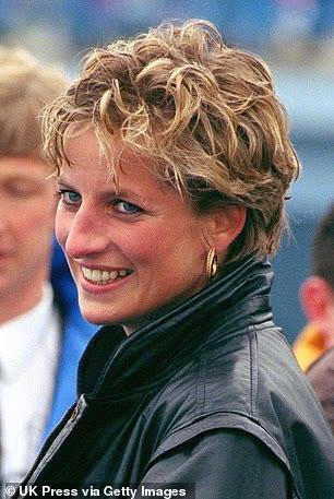 Newcastle footballer Anthony Gordon recreates Princess Diana's iconic ...
