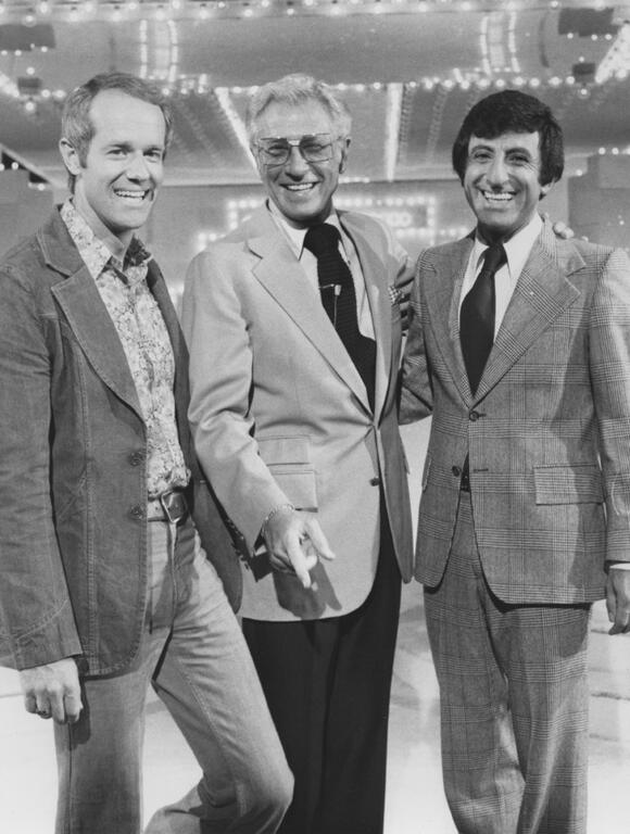 'M*A*S*H' Actor Jamie Farr Turns 91 - NewsBreak