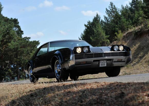 The least fuel-efficient vehicles introduced each year since 1975 ...