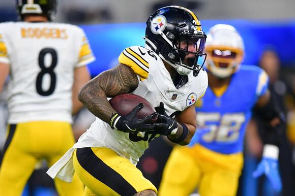 WATCH: Steelers RB Jaylen Warren Leaves Mike Tirico and Cris ...