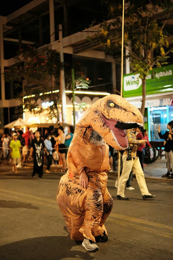 Dino-Mad Artists Who Create Prehistoric-Inspired Fashion - NewsBreak