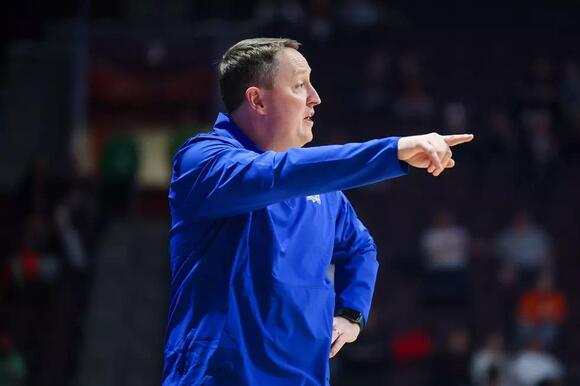 11 Coyotes & Jacks Honored on All-Summit League Squads - NewsBreak