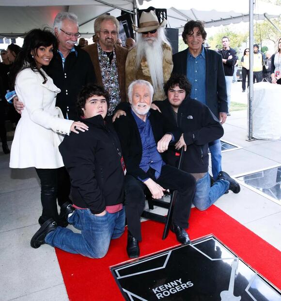 New Rare Photo of Kenny Rogers' Twin Sons, 21, Sparked Online Buzz ...