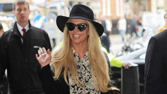 Britney Spears Suffers a Nip Slip and Gives the Middle Finger While ...