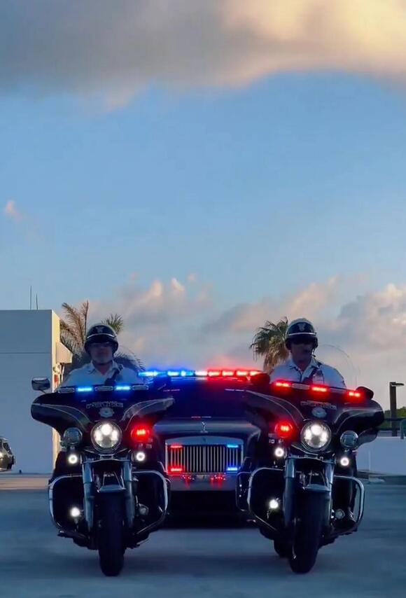 Miami Police Department unveils new Rolls-Royce cop car to aid ...