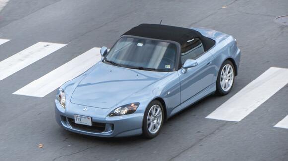 7 sports cars that became famous for handling instead of horsepower ...