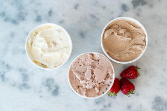 Sung’s Treats Slings Cold Sweets