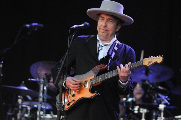Bob Dylan's unexpected interaction with fans during concert leaves ...