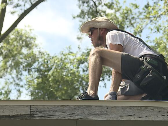Heat wave forces outdoor workers to adapt as temps approach triple ...