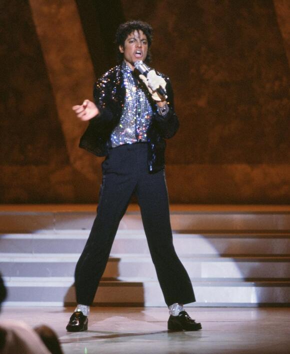 Michael Jackson's Style Evolution, From Sequined Gloves to 'Thriller ...