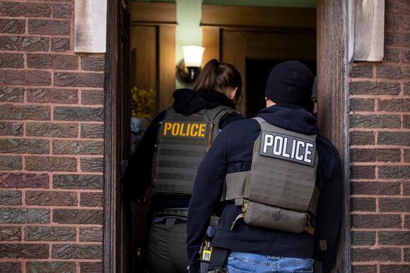 ICE Zip-Ties Children in Horrific Raid on Chicago Apartment Building ...