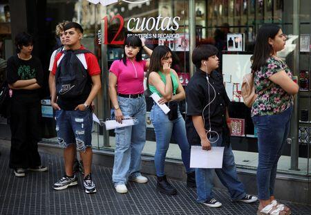 Unemployment dips in Latin America in 2024, but inequality gap grows ...
