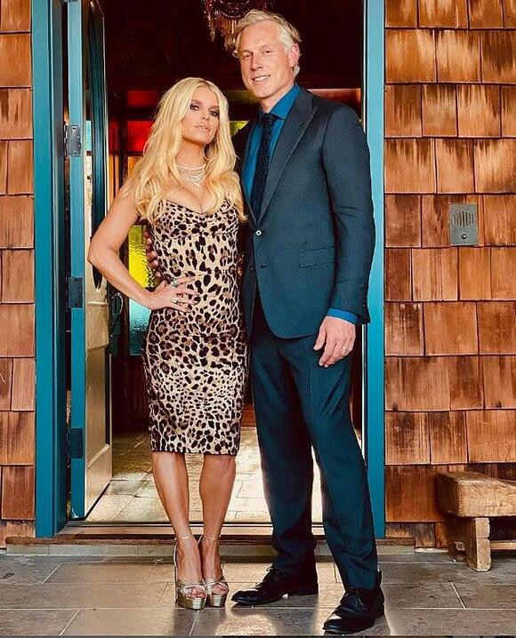 Jessica Simpson, 45, is dwarfed by her towering son, 12, in sweet snap ...