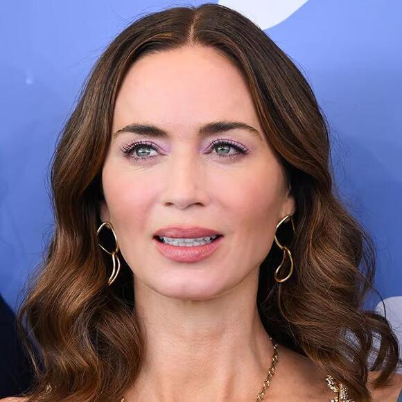 'Unrecognizable' Emily Blunt Turns Heads At Venice Film Festival In A ...