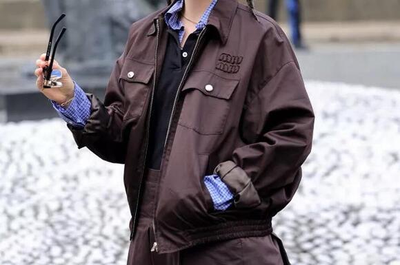 Lorde shocks fans as she deletes everything off Instagram except ...