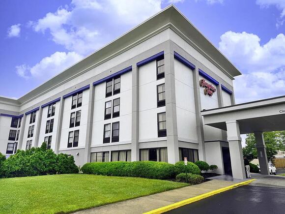 Minnesota Hampton Inn Turns Away Ice Agents And Loses Federal Contract ...