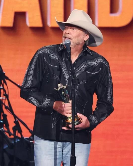 Alan Jackson Plans One Final Nashville Concert Before Forced Retirement ...
