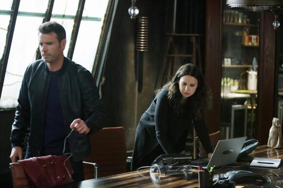 Scott Foley reveals which ‘Scandal’ co-star sends the wildest texts in ...
