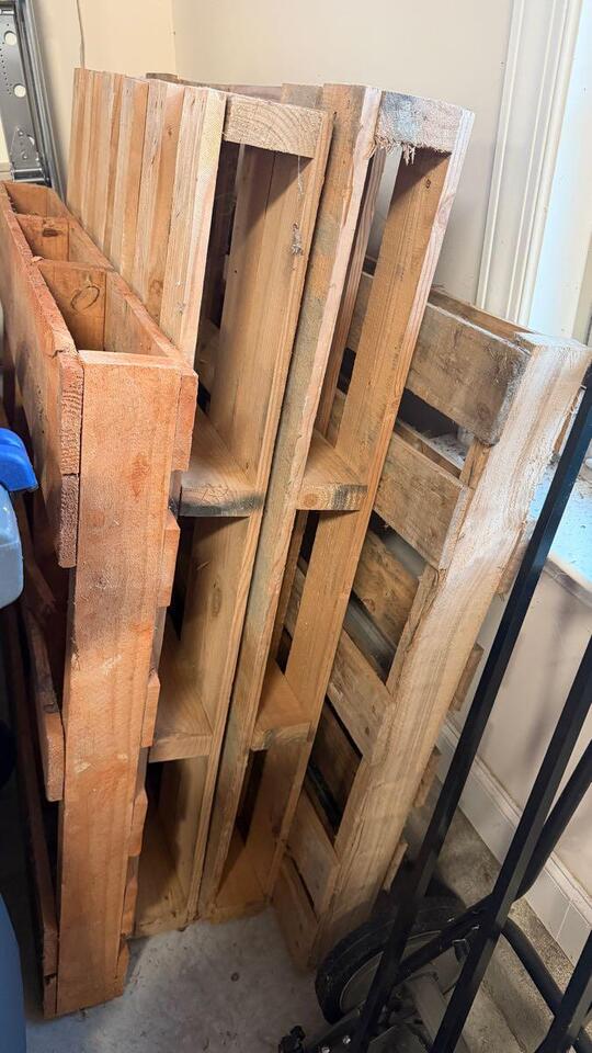 🎁 Freebies Up for Grabs in Fort Mill — Pallets, Stove & More - NewsBreak
