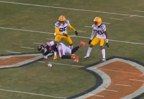 Sickening moment Chicago Bears WR DJ Moore is taken out by blindside ...