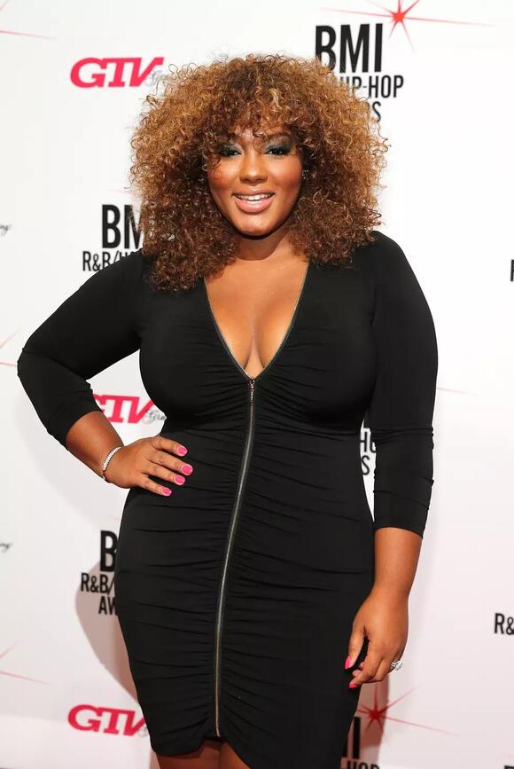 Brad Is Back! Pranks Carrie Underwood on 'American Idol' - NewsBreak