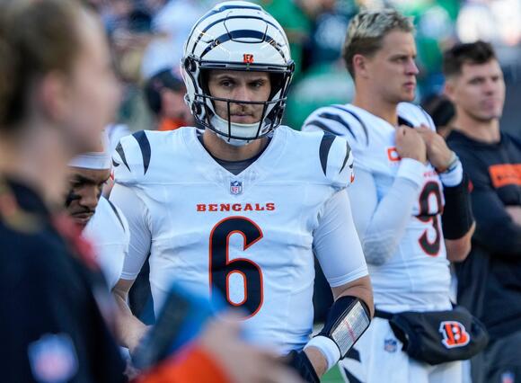 Jake Browning’s Girlfriend Risked It All With Her Revealing, Backless ...