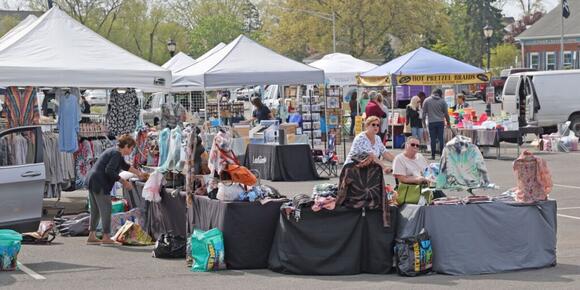 Spring Fling Arts and Craft fair held in Main Street plaza - NewsBreak