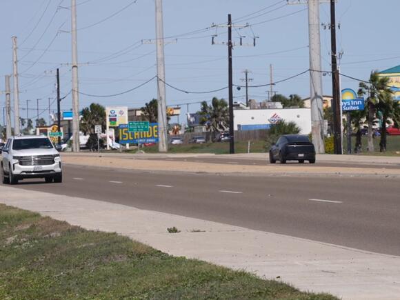 Viral crash video sparks safety concerns in Port Aransas during spring ...