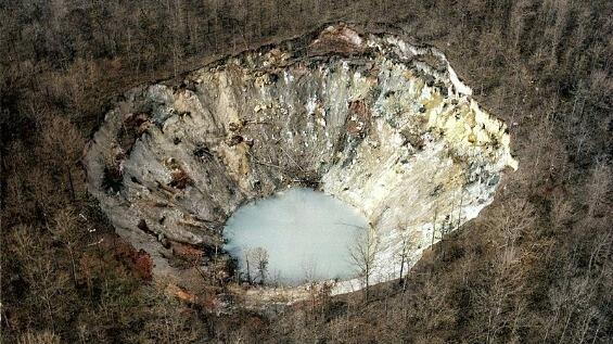 The Mystery Of Alabama's 'Golly Hole' | The Largest Sinkhole In The US ...