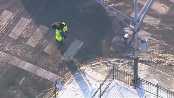 VIDEO: Crossing guard carries child across flooded Chicago street ...