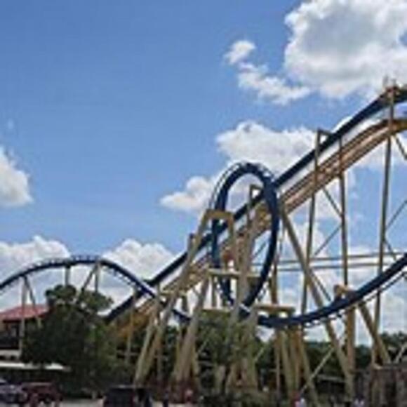 Wonder Woman Golden Lasso Coaster Halts Before Drop At Fiesta Tex ...