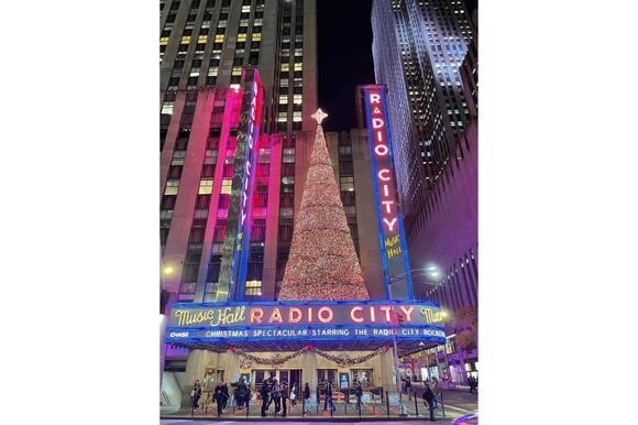 New York's Surprising 'Cities For Christmas' Status - NewsBreak