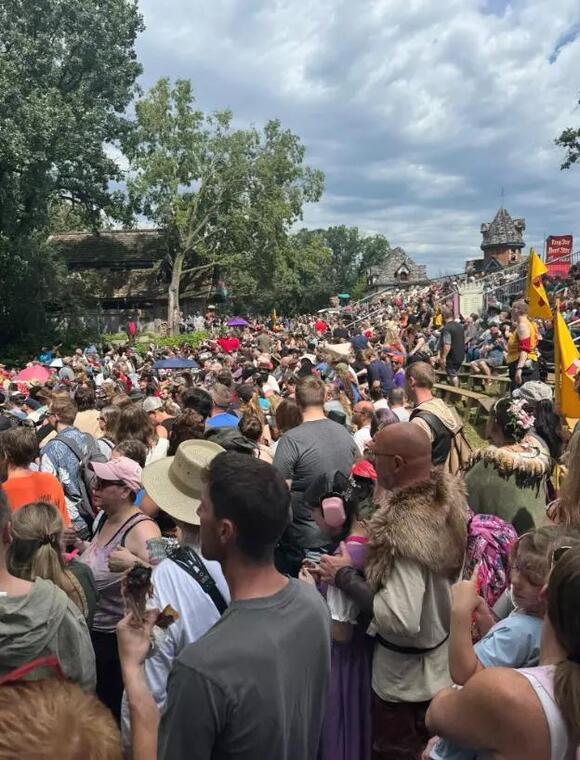 Penn & Teller Performance At Ren Fest Left Many ‘Out’ & Upset - NewsBreak