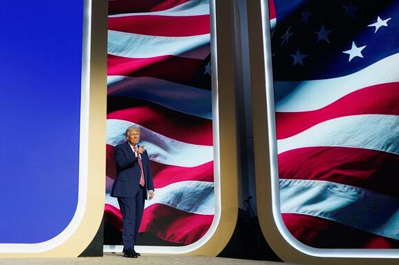 Trump Brutally Roasts ‘Loser’ Mar-a-Lago Suck Ups - NewsBreak
