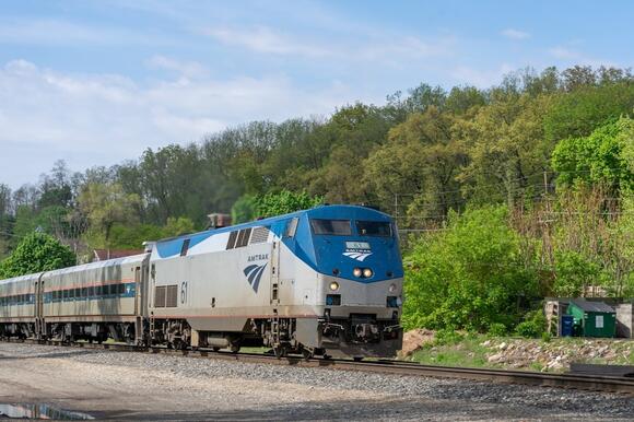 Amtrak train strikes and kills 13-year-old in Simi Valley crossing ...