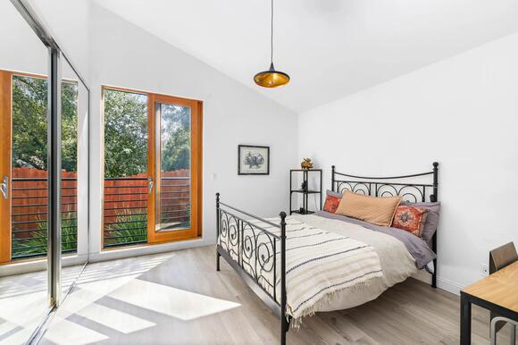 Retired supermodel Angela Lindvall asks $1.64M for LA home equipped ...